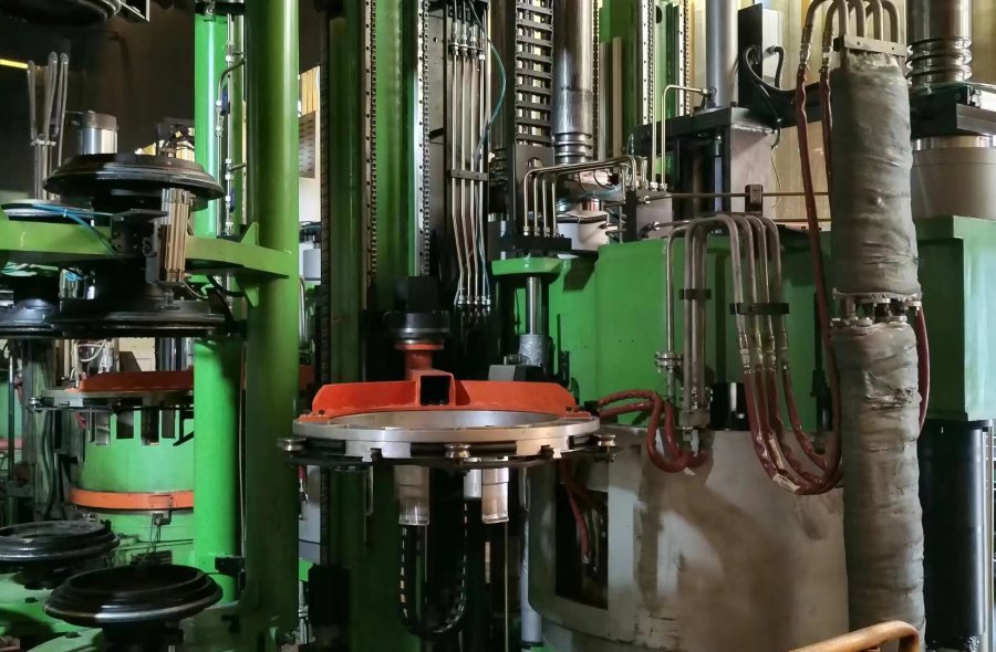 Hydraulic curing press for PCR/TBR