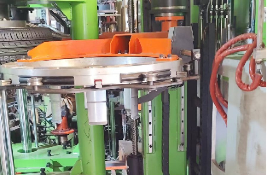 Hydraulic curing press for PCR/TBR