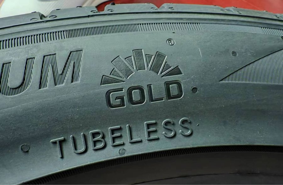 Tire laser engraving machine